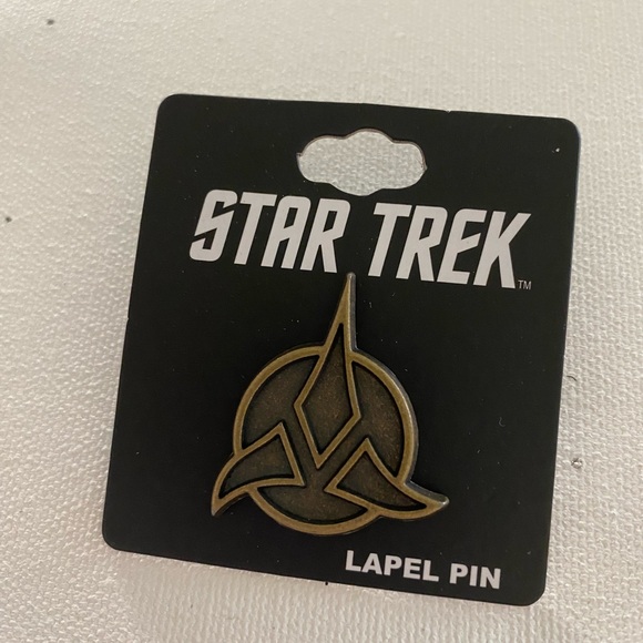Bioworld | Jewelry | New Star Trek Klingon Symbol Lapel Pin Bioworld ...